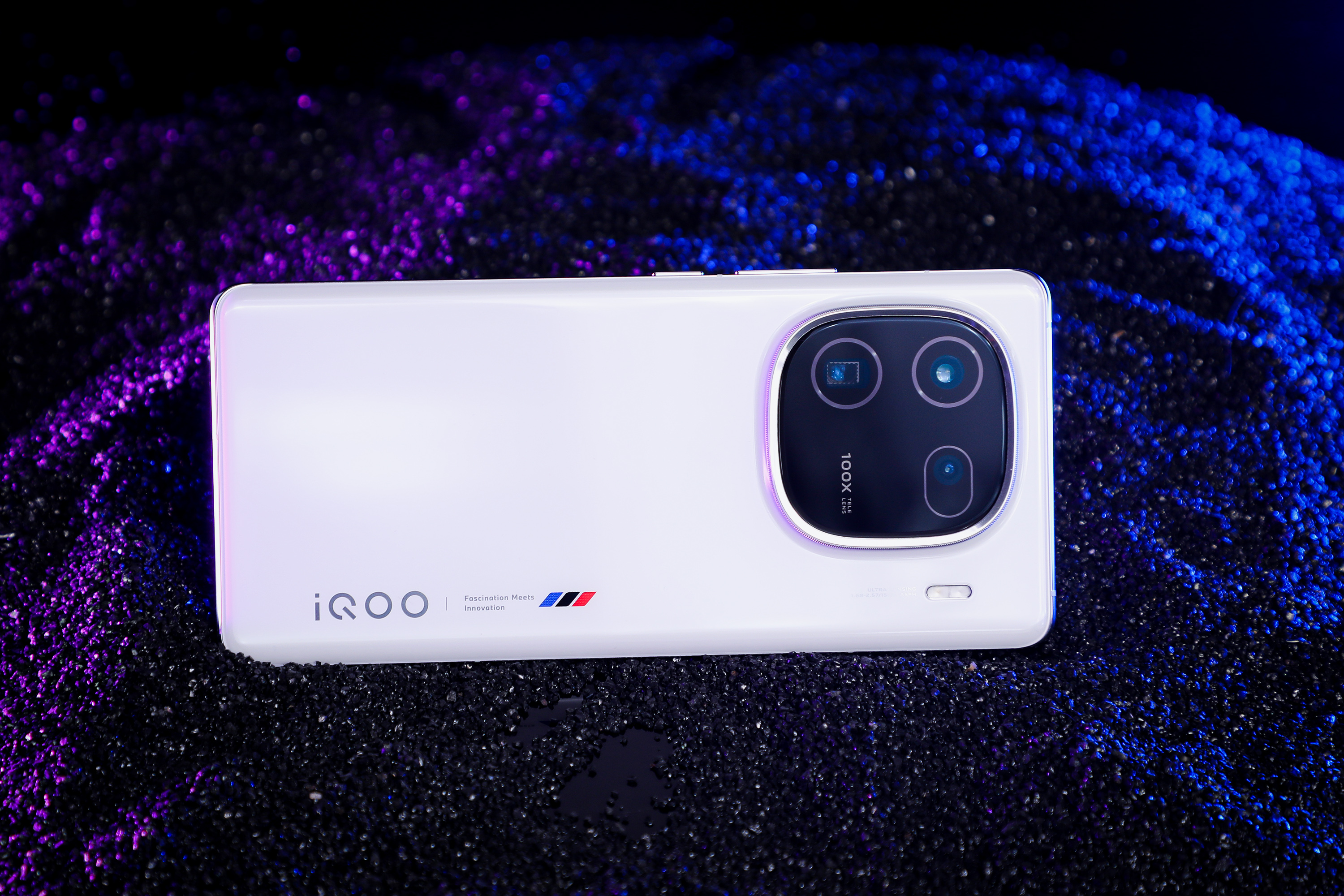 是性能旗舰也是影像能力强者 iQOO12系列让电竞手机不再有短板-泡泡网