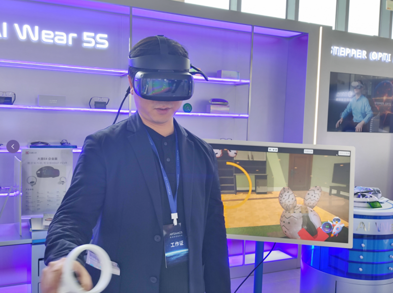 DPVR AI glasses及VR视讯方案亮相2025 AI眼镜产业大会-泡泡网